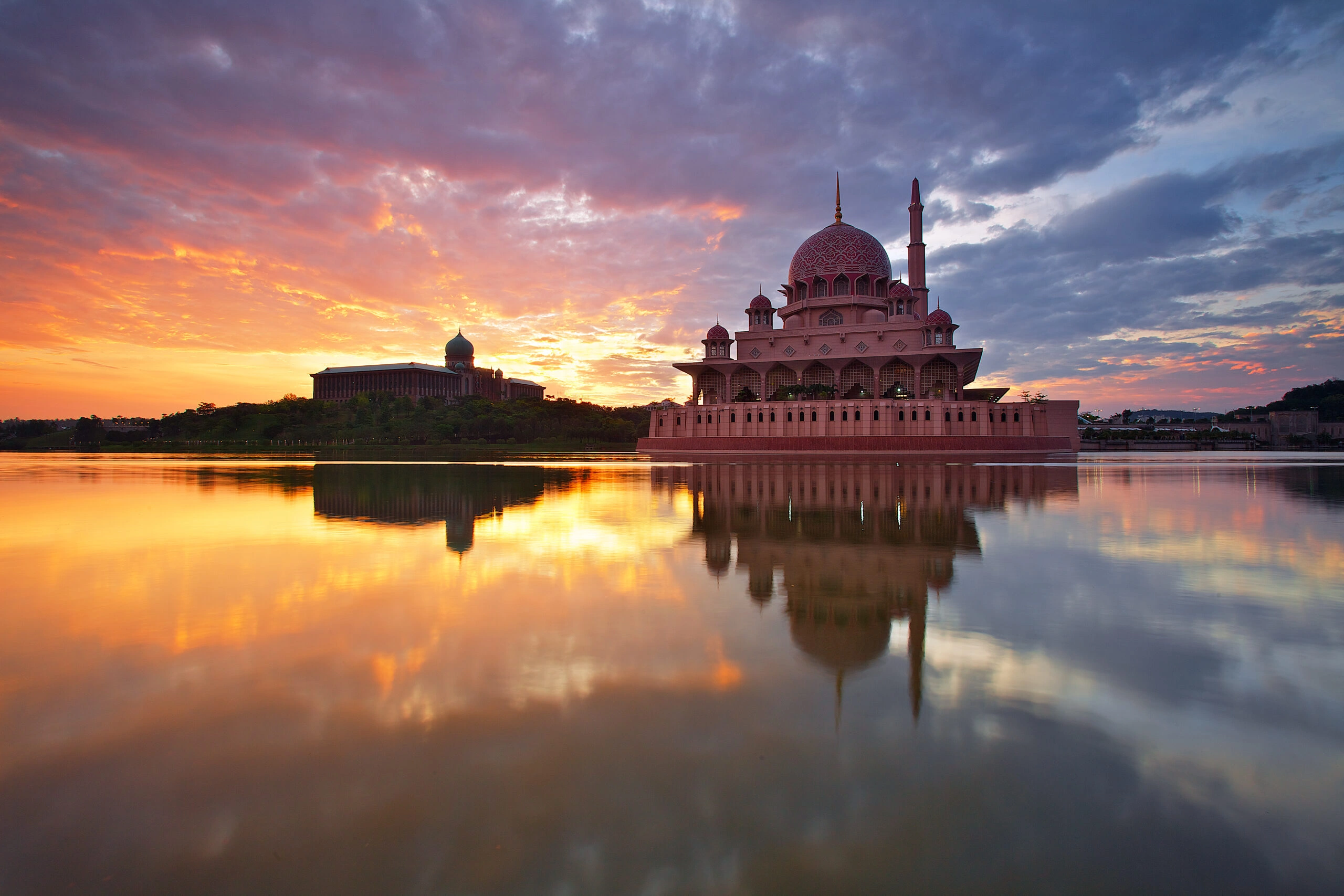Masjid Putra Putrajaya – The Majestic Pink Mosque by the Lake | MyTrip ...